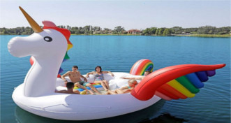 Giant Unicorn Floats To Make Your Summer Party Awesome | Funzug.com